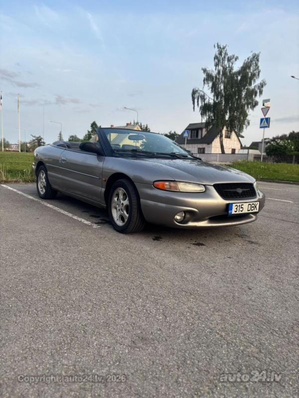 Pelēks Chrysler Stratus 1999 Tallina, ar dzinēja tilpumu 2.50 L un nobraukumu 0 tūkst. km par 3200 €, foto 1 vietnē AUTOMOTO.COM.LV
