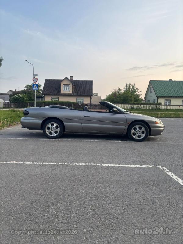 Pelēks Chrysler Stratus 1999 Tallina, ar dzinēja tilpumu 2.50 L un nobraukumu 0 tūkst. km par 3200 €, foto 3 vietnē AUTOMOTO.COM.LV
