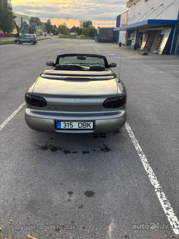 Pelēks Chrysler Stratus 1999 Tallina, ar dzinēja tilpumu 2.50 L un nobraukumu 0 tūkst. km par 3200 €, foto 4 vietnē AUTOMOTO.COM.LV