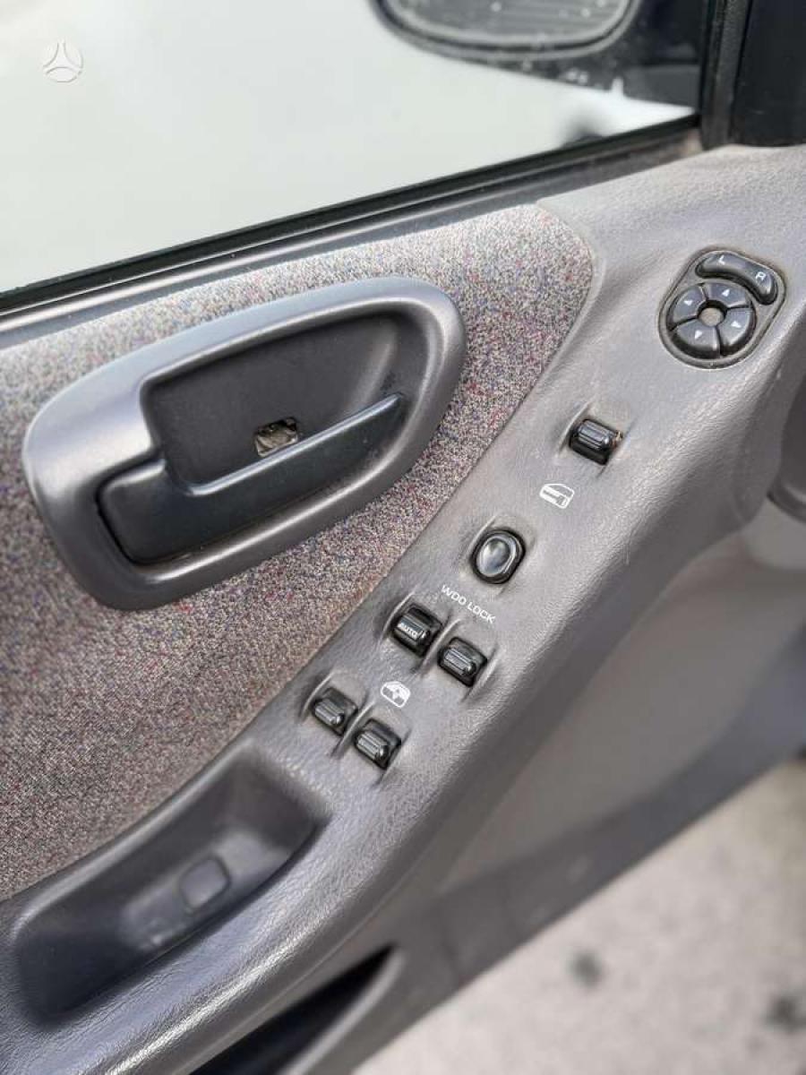 Pelēks Chrysler Stratus 2000 Kauņa, ar dzinēja tilpumu 2.00 L un nobraukumu 124 tūkst. km par 2500 €, foto 16 vietnē AUTOMOTO.COM.LV