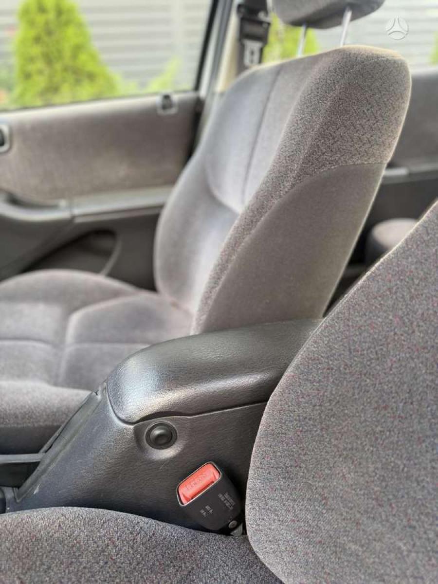 Pelēks Chrysler Stratus 2000 Kauņa, ar dzinēja tilpumu 2.00 L un nobraukumu 124 tūkst. km par 2500 €, foto 24 vietnē AUTOMOTO.COM.LV