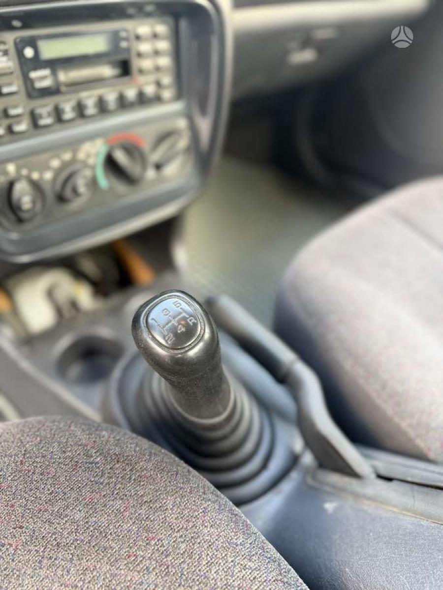 Pelēks Chrysler Stratus 2000 Kauņa, ar dzinēja tilpumu 2.00 L un nobraukumu 124 tūkst. km par 2500 €, foto 26 vietnē AUTOMOTO.COM.LV