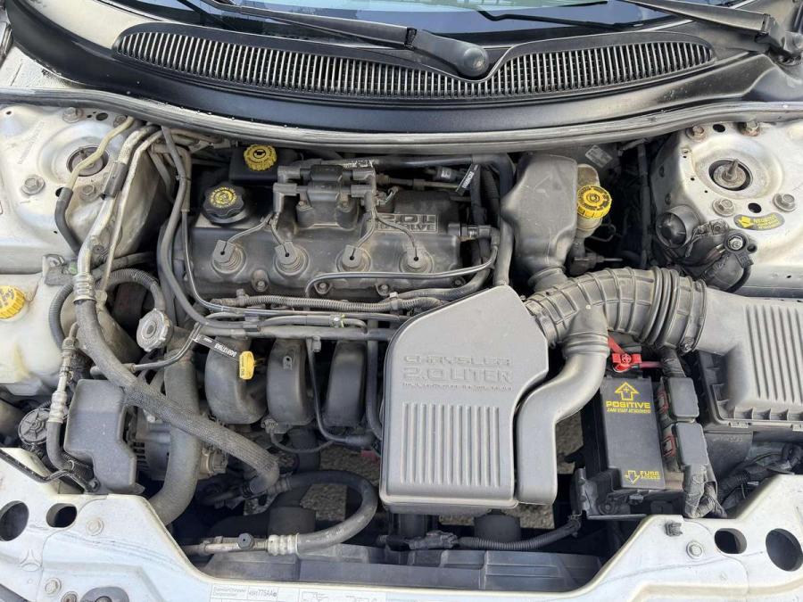 Pelēks Chrysler Stratus 2000 Kauņa, ar dzinēja tilpumu 2.00 L un nobraukumu 124 tūkst. km par 2500 €, foto 32 vietnē AUTOMOTO.COM.LV