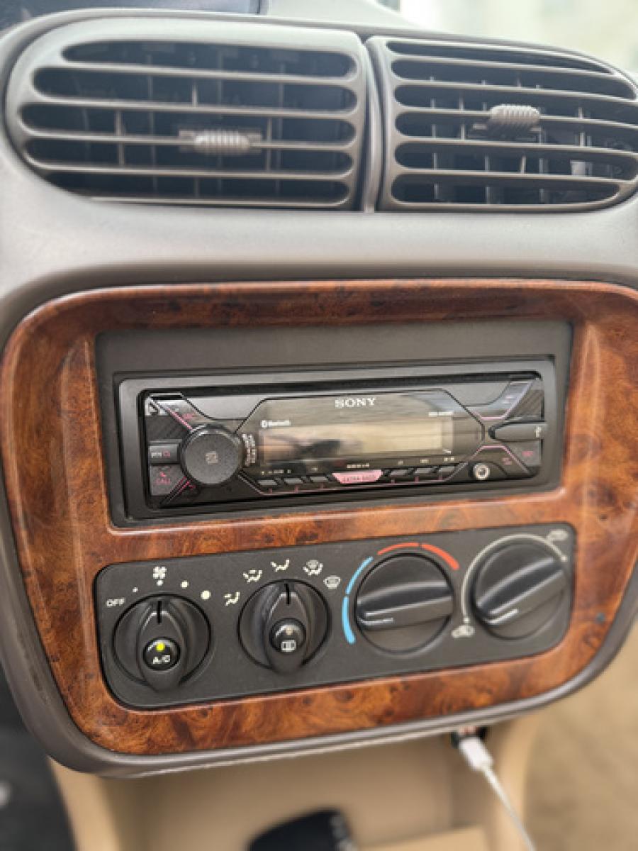 Oranžs Chrysler Stratus 1996 Tallina, ar dzinēja tilpumu 2.50 L un nobraukumu 178 tūkst. km par 1500 €, foto 9 vietnē AUTOMOTO.COM.LV