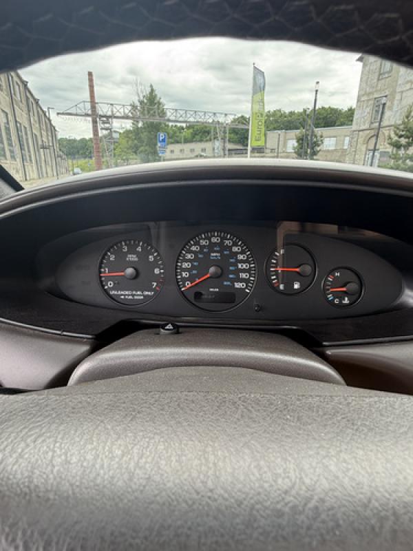 Oranžs Chrysler Stratus 1996 Tallina, ar dzinēja tilpumu 2.50 L un nobraukumu 178 tūkst. km par 1500 €, foto 9 vietnē AUTOMOTO.COM.LV