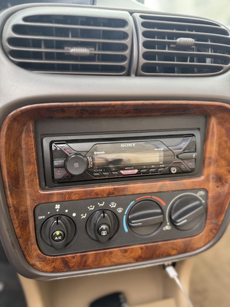 Oranžs Chrysler Stratus 1996 Tallina, ar dzinēja tilpumu 2.50 L un nobraukumu 178 tūkst. km par 1500 €, foto 22 vietnē AUTOMOTO.COM.LV