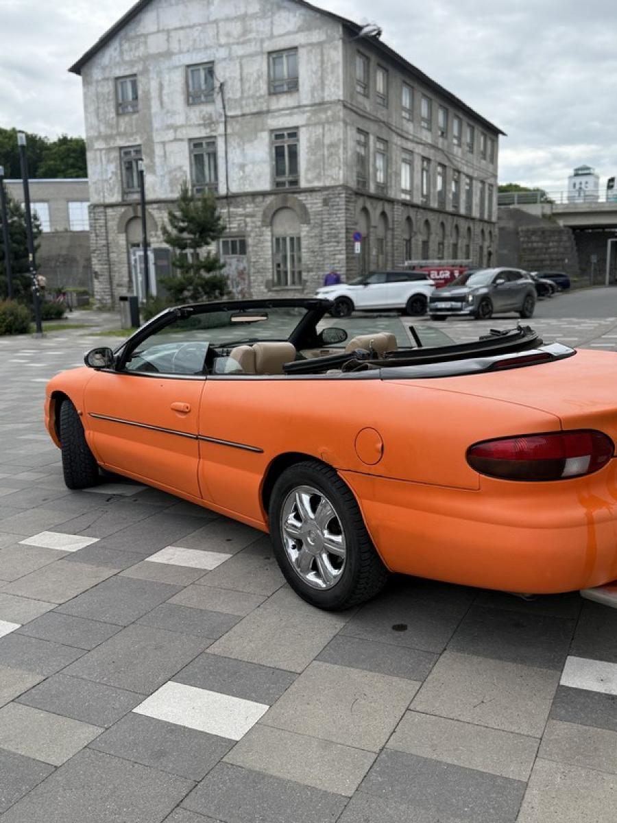 Oranžs Chrysler Stratus 1996 Tallina, ar dzinēja tilpumu 2.50 L un nobraukumu 178 tūkst. km par 1500 €, foto 26 vietnē AUTOMOTO.COM.LV