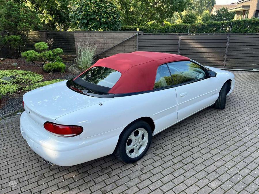 White Chrysler Stratus 1997 in Kaunas, with an engine capacity of 2.50 L and mileage of 150 thousand km for 3700 €, photo 1 on AUTOMOTO.COM.LV