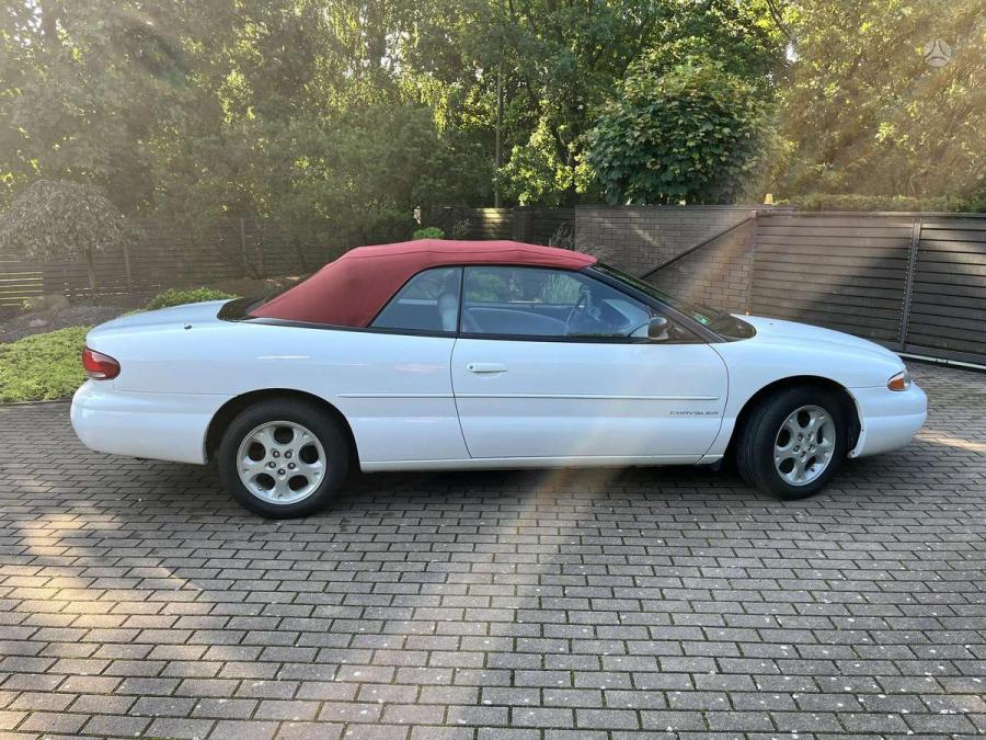 White Chrysler Stratus 1997 in Kaunas, with an engine capacity of 2.50 L and mileage of 150 thousand km for 3700 €, photo 5 on AUTOMOTO.COM.LV