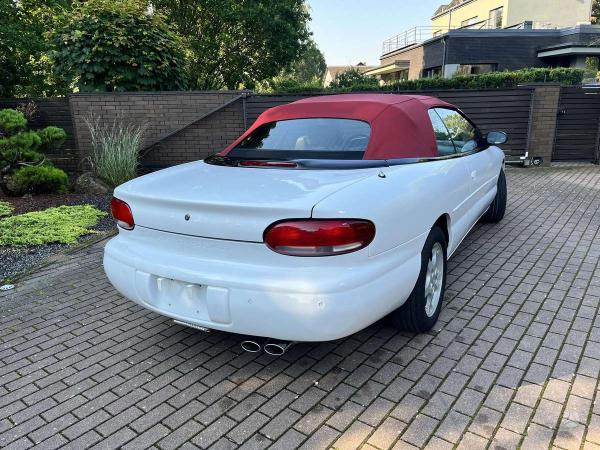 White Chrysler Stratus 1997 in Kaunas, with an engine capacity of 2.50 L and mileage of 150 thousand km for 3700 €, photo 5 on AUTOMOTO.COM.LV
