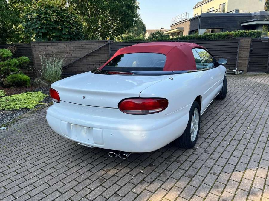 White Chrysler Stratus 1997 in Kaunas, with an engine capacity of 2.50 L and mileage of 150 thousand km for 3700 €, photo 6 on AUTOMOTO.COM.LV