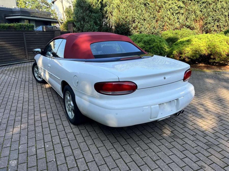White Chrysler Stratus 1997 in Kaunas, with an engine capacity of 2.50 L and mileage of 150 thousand km for 3700 €, photo 7 on AUTOMOTO.COM.LV