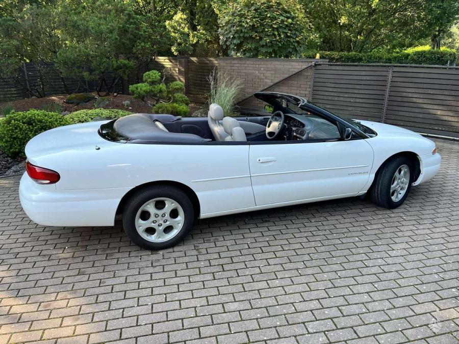 White Chrysler Stratus 1997 in Kaunas, with an engine capacity of 2.50 L and mileage of 150 thousand km for 3700 €, photo 13 on AUTOMOTO.COM.LV