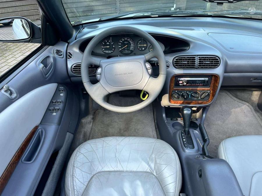 White Chrysler Stratus 1997 in Kaunas, with an engine capacity of 2.50 L and mileage of 150 thousand km for 3700 €, photo 16 on AUTOMOTO.COM.LV