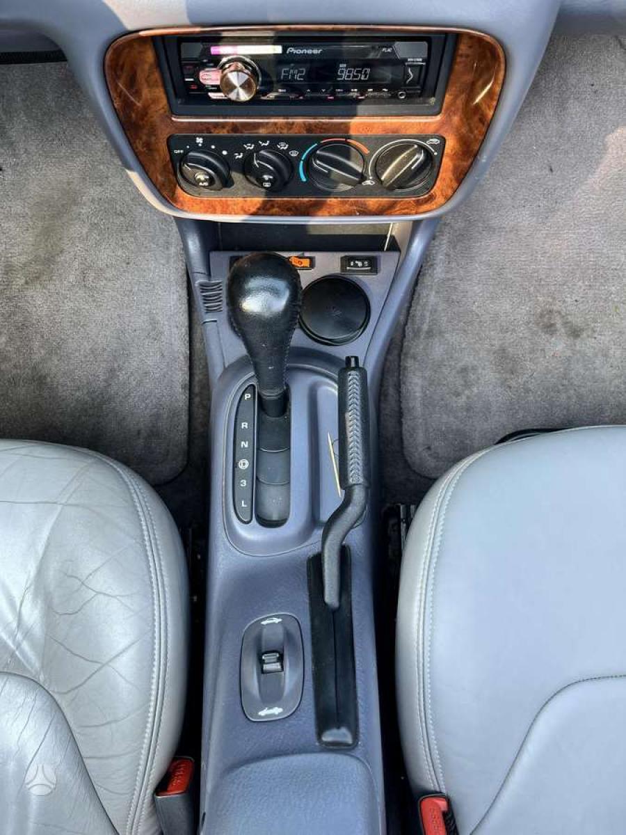 White Chrysler Stratus 1997 in Kaunas, with an engine capacity of 2.50 L and mileage of 150 thousand km for 3700 €, photo 21 on AUTOMOTO.COM.LV
