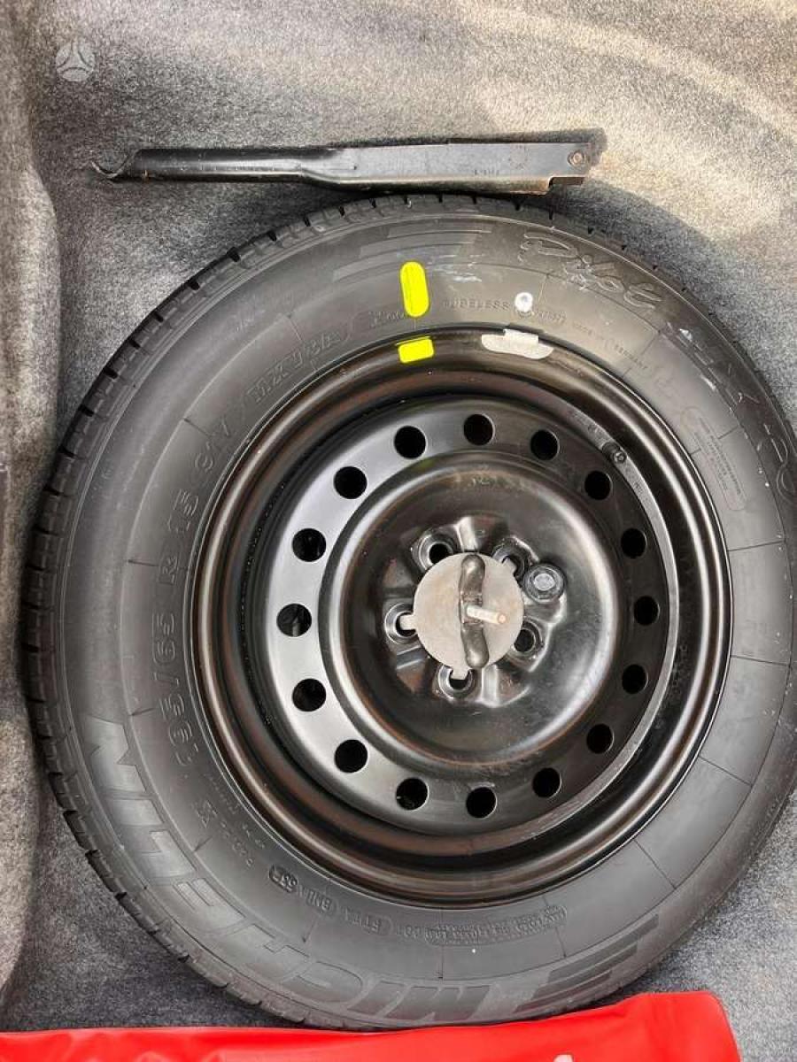 Dzeltens Chrysler Stratus 1998 Visaginas, ar dzinēja tilpumu 2.40 L un nobraukumu 74 tūkst. km par 4800 €, foto 18 vietnē AUTOMOTO.COM.LV
