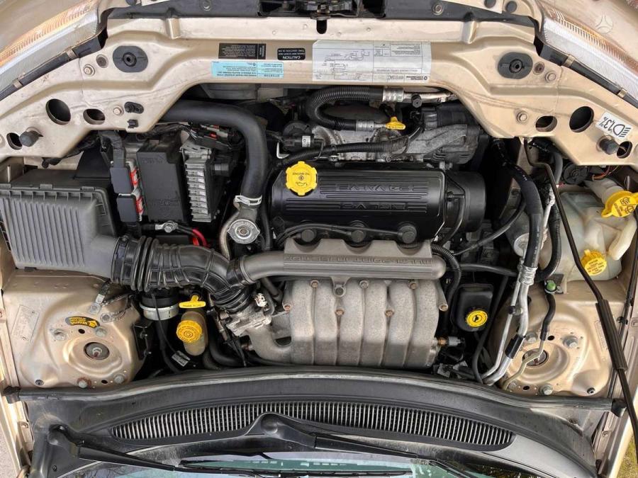 Dzeltens Chrysler Stratus 1998 Visaginas, ar dzinēja tilpumu 2.40 L un nobraukumu 74 tūkst. km par 4800 €, foto 19 vietnē AUTOMOTO.COM.LV