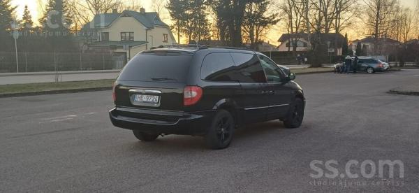 Black Chrysler town-&-country 2002 in Riga, with an engine capacity of 3.30 L and mileage of 284 thousand km for 1500 €, photo 6 on AUTOMOTO.COM.LV