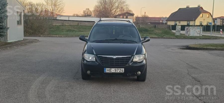 Black Chrysler town-&-country 2002 in Riga, with an engine capacity of 3.30 L and mileage of 284 thousand km for 1500 €, photo 2 on AUTOMOTO.COM.LV