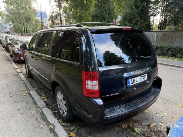 Black Chrysler town-&-country 2009 in Riga, with an engine capacity of 3.80 L and mileage of 265 thousand km for 2500 €, photo 3 on AUTOMOTO.COM.LV
