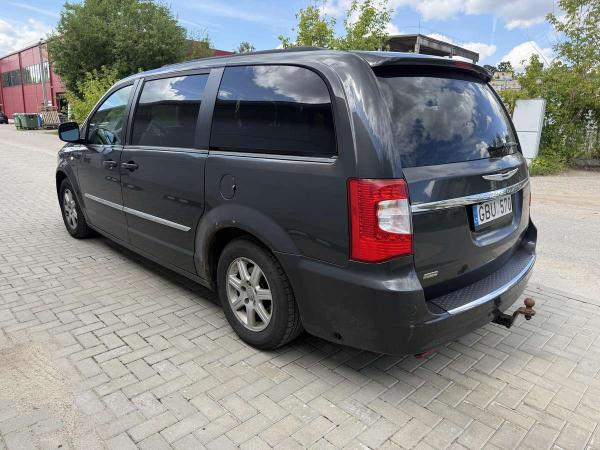 Melns Chrysler town-&-country 2011 Kauņa, ar dzinēja tilpumu 3.61 L un nobraukumu 391 tūkst. km par 4800 €, foto 4 vietnē AUTOMOTO.COM.LV