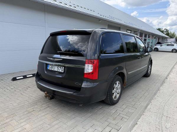 Melns Chrysler town-&-country 2011 Kauņa, ar dzinēja tilpumu 3.61 L un nobraukumu 391 tūkst. km par 4800 €, foto 5 vietnē AUTOMOTO.COM.LV
