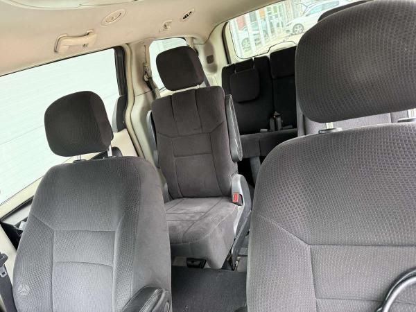 Melns Chrysler town-&-country 2011 Kauņa, ar dzinēja tilpumu 3.61 L un nobraukumu 391 tūkst. km par 4800 €, foto 7 vietnē AUTOMOTO.COM.LV