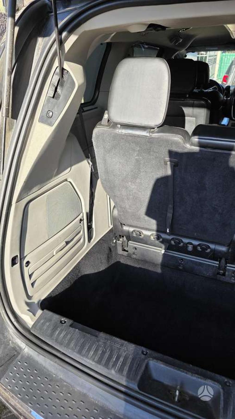 Black Chrysler town-&-country 2011 in Vilnius, with an engine capacity of 3.60 L and mileage of 193 thousand km for 8400 €, photo 1 on AUTOMOTO.COM.LV