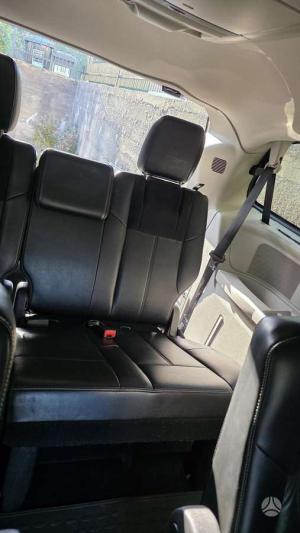 Black Chrysler town-&-country 2011 in Vilnius, with an engine capacity of 3.60 L and mileage of 193 thousand km for 8400 €, photo 4 on AUTOMOTO.COM.LV