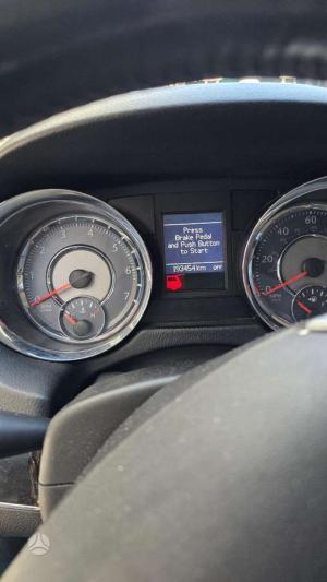 Black Chrysler town-&-country 2011 in Vilnius, with an engine capacity of 3.60 L and mileage of 193 thousand km for 8400 €, photo 7 on AUTOMOTO.COM.LV