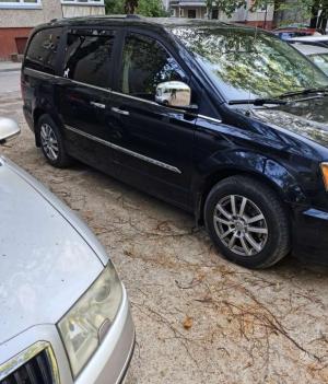 Black Chrysler town-&-country 2011 in Vilnius, with an engine capacity of 3.60 L and mileage of 193 thousand km for 8400 €, photo 11 on AUTOMOTO.COM.LV