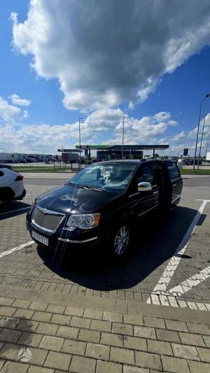 Black Chrysler town-&-country 2011 in Vilnius, with an engine capacity of 3.78 L and mileage of 162 thousand km for 6800 €, photo 2 on AUTOMOTO.COM.LV