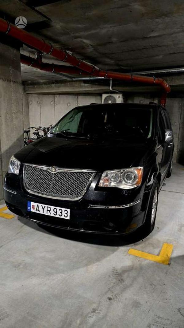 Melns Chrysler town-&-country 2011 Viļņa, ar dzinēja tilpumu 3.78 L un nobraukumu 162 tūkst. km par 6800 €, foto 5 vietnē AUTOMOTO.COM.LV