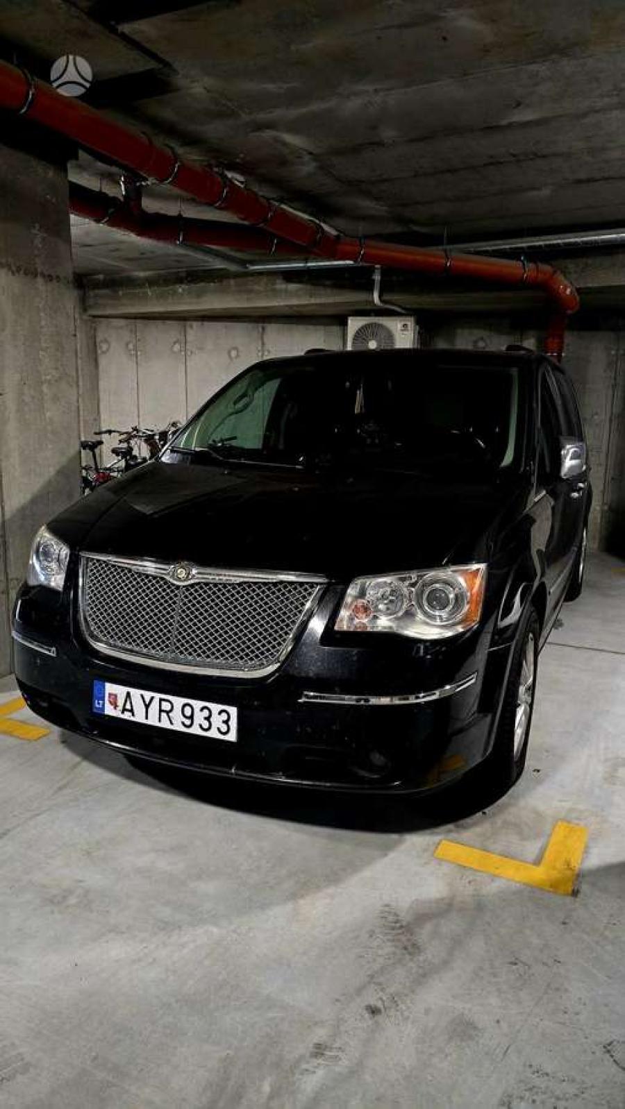 Black Chrysler town-&-country 2011 in Vilnius, with an engine capacity of 3.78 L and mileage of 162 thousand km for 6800 €, photo 5 on AUTOMOTO.COM.LV
