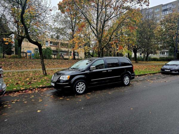 Melns Chrysler town-&-country 2011 Viļņa, ar dzinēja tilpumu 3.78 L un nobraukumu 162 tūkst. km par 6800 €, foto 11 vietnē AUTOMOTO.COM.LV