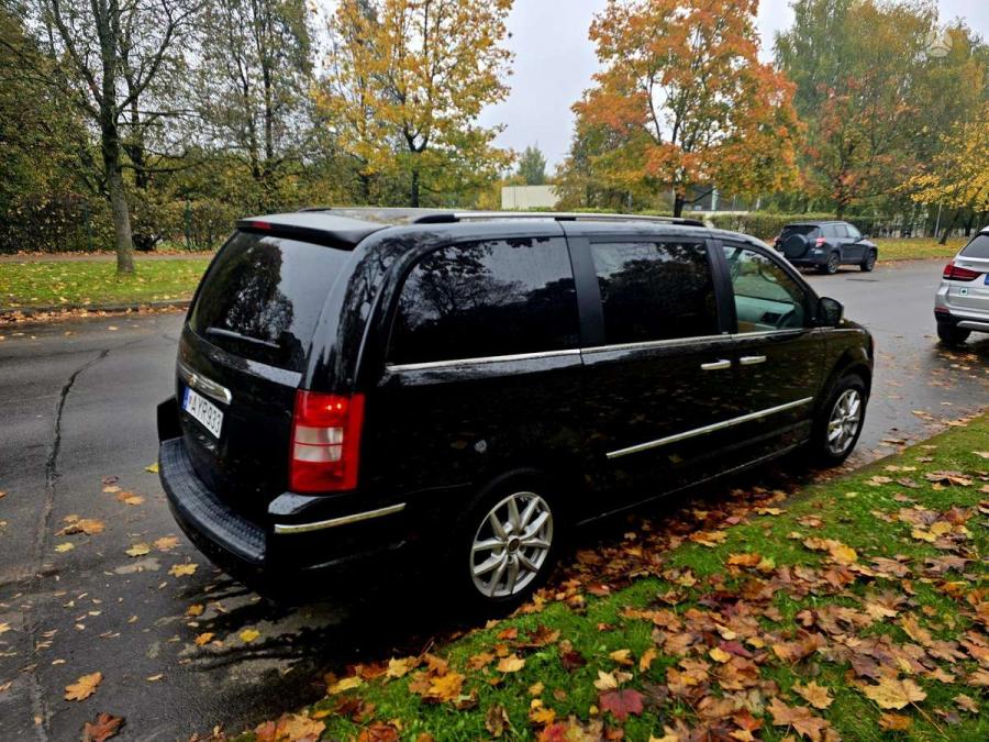 Black Chrysler town-&-country 2011 in Vilnius, with an engine capacity of 3.78 L and mileage of 162 thousand km for 6800 €, photo 18 on AUTOMOTO.COM.LV