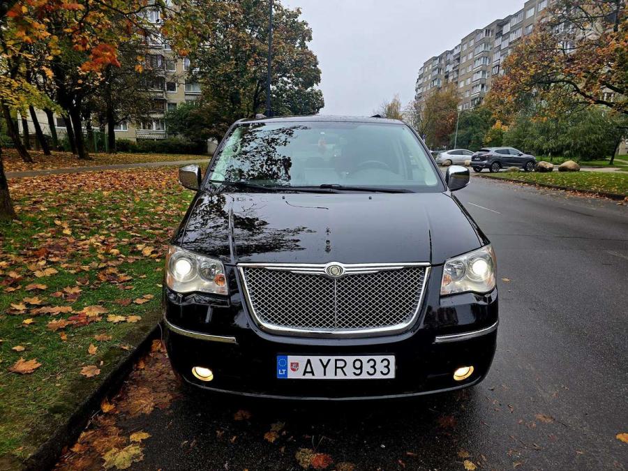 Black Chrysler town-&-country 2011 in Vilnius, with an engine capacity of 3.78 L and mileage of 162 thousand km for 6800 €, photo 22 on AUTOMOTO.COM.LV