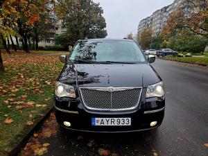 Black Chrysler town-&-country 2011 in Vilnius, with an engine capacity of 3.78 L and mileage of 162 thousand km for 6800 €, photo 23 on AUTOMOTO.COM.LV