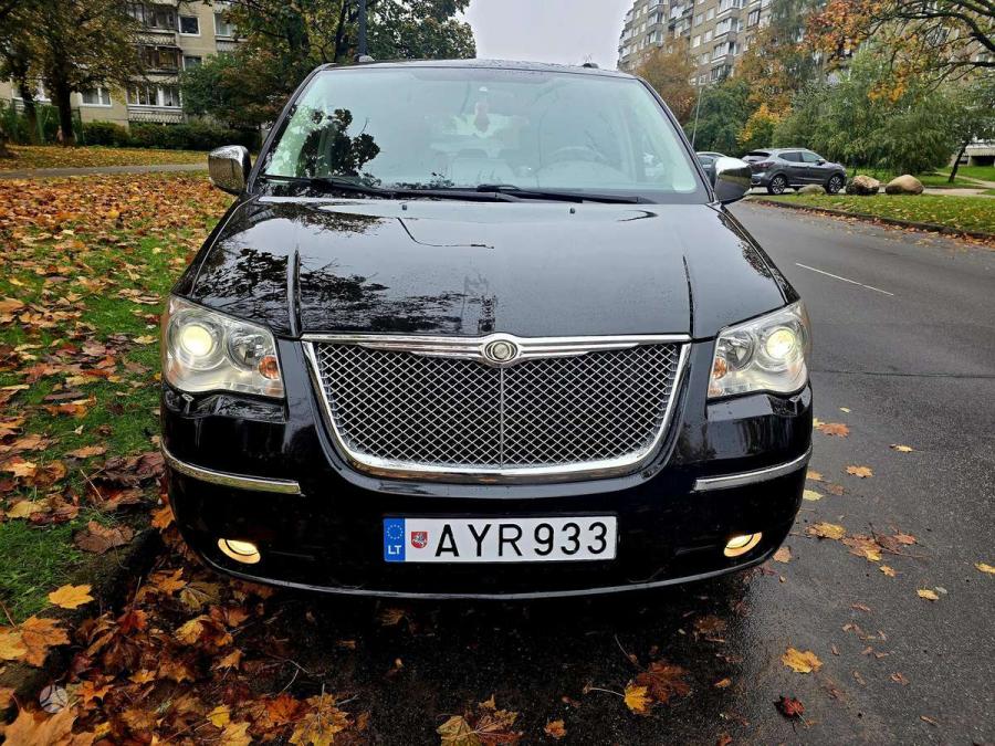 Black Chrysler town-&-country 2011 in Vilnius, with an engine capacity of 3.78 L and mileage of 162 thousand km for 6800 €, photo 35 on AUTOMOTO.COM.LV