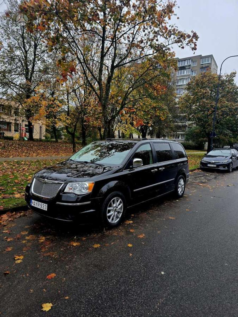 Black Chrysler town-&-country 2011 in Vilnius, with an engine capacity of 3.78 L and mileage of 162 thousand km for 6800 €, photo 39 on AUTOMOTO.COM.LV
