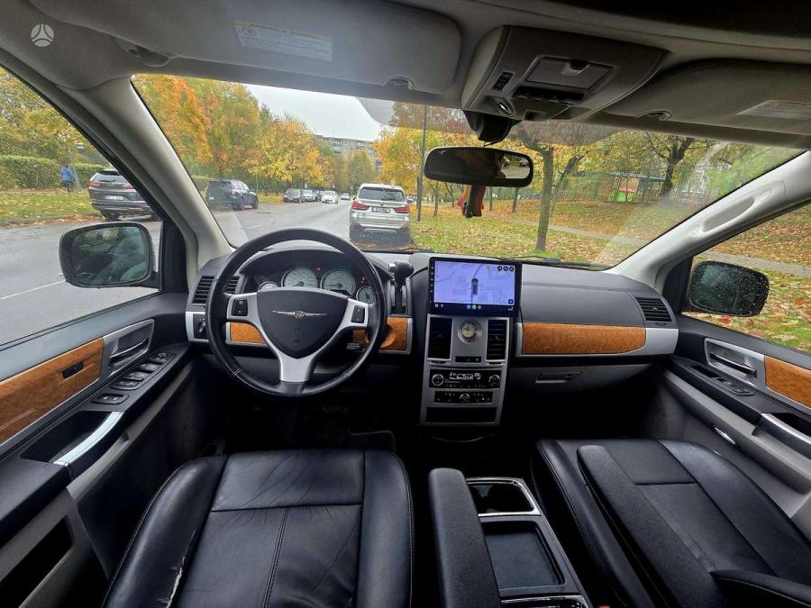 Black Chrysler town-&-country 2011 in Vilnius, with an engine capacity of 3.78 L and mileage of 162 thousand km for 6800 €, photo 40 on AUTOMOTO.COM.LV