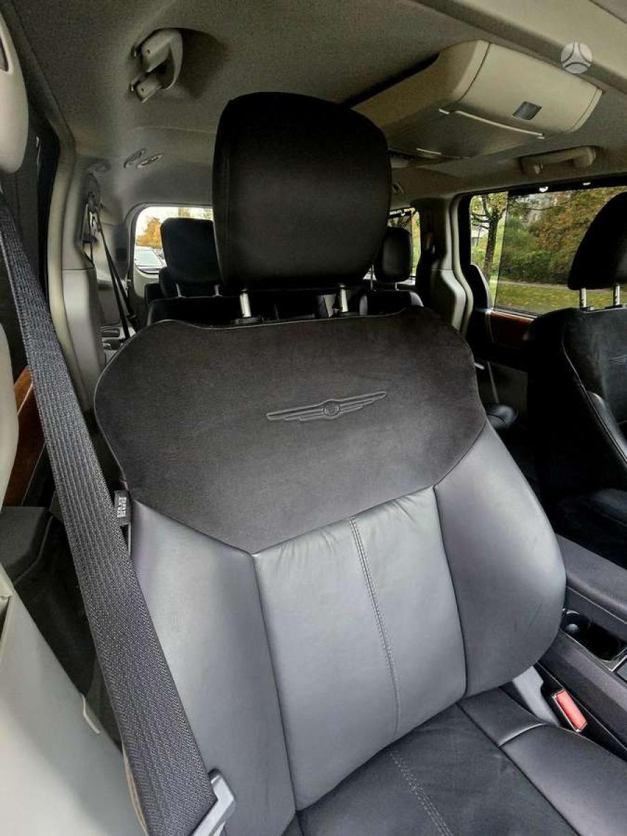 Black Chrysler town-&-country 2011 in Vilnius, with an engine capacity of 3.78 L and mileage of 162 thousand km for 6800 €, photo 46 on AUTOMOTO.COM.LV