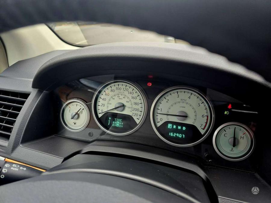 Black Chrysler town-&-country 2011 in Vilnius, with an engine capacity of 3.78 L and mileage of 162 thousand km for 6800 €, photo 55 on AUTOMOTO.COM.LV