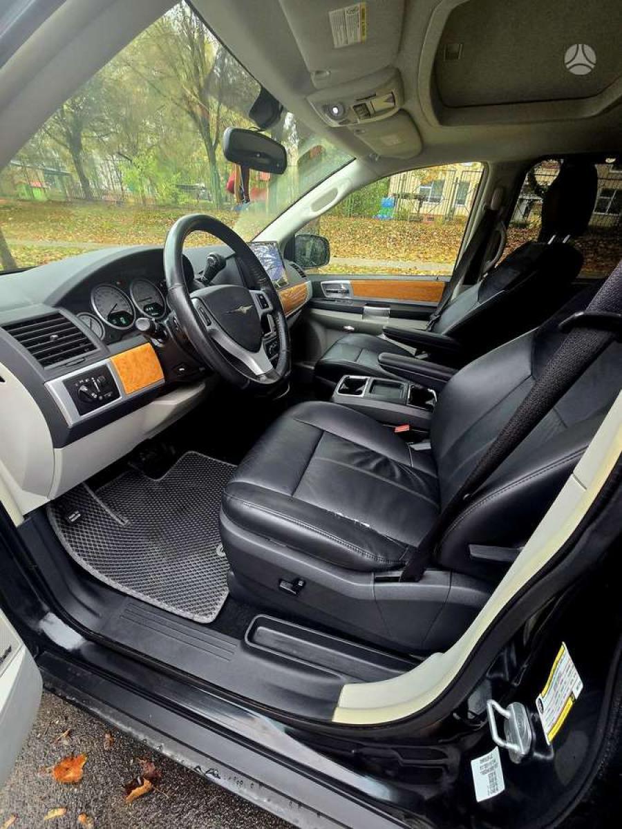Black Chrysler town-&-country 2011 in Vilnius, with an engine capacity of 3.78 L and mileage of 162 thousand km for 6800 €, photo 68 on AUTOMOTO.COM.LV