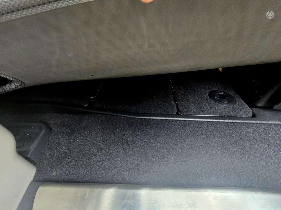Black Chrysler town-&-country 2011 in Vilnius, with an engine capacity of 3.78 L and mileage of 162 thousand km for 6800 €, photo 76 on AUTOMOTO.COM.LV