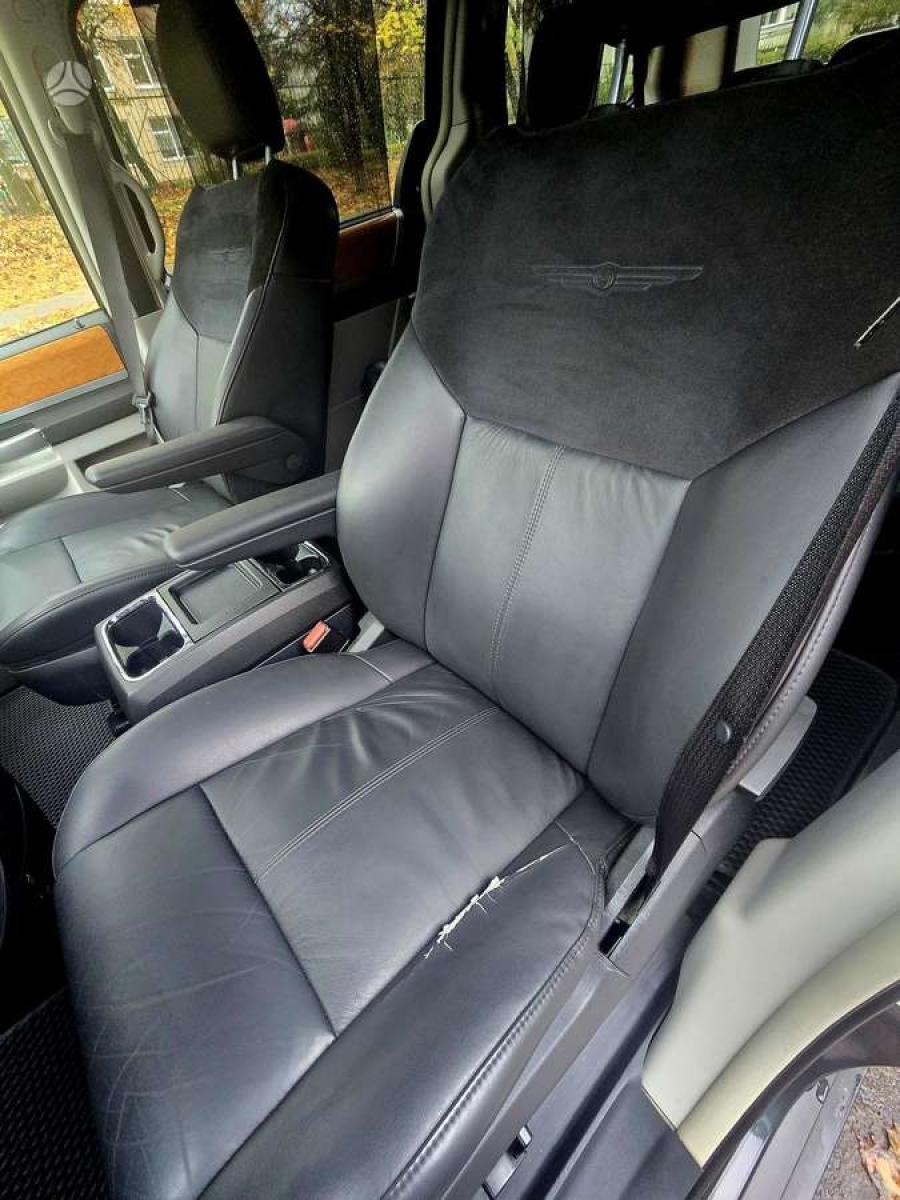 Black Chrysler town-&-country 2011 in Vilnius, with an engine capacity of 3.78 L and mileage of 162 thousand km for 6800 €, photo 73 on AUTOMOTO.COM.LV