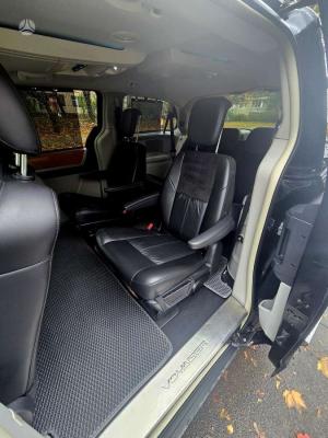 Black Chrysler town-&-country 2011 in Vilnius, with an engine capacity of 3.78 L and mileage of 162 thousand km for 6800 €, photo 79 on AUTOMOTO.COM.LV