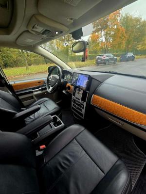 Black Chrysler town-&-country 2011 in Vilnius, with an engine capacity of 3.78 L and mileage of 162 thousand km for 6800 €, photo 86 on AUTOMOTO.COM.LV