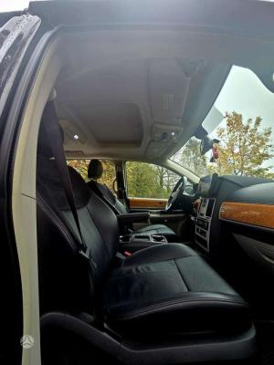 Black Chrysler town-&-country 2011 in Vilnius, with an engine capacity of 3.78 L and mileage of 162 thousand km for 6800 €, photo 91 on AUTOMOTO.COM.LV