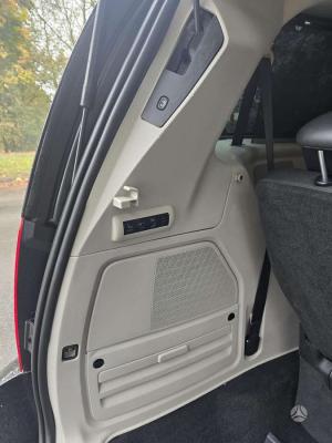 Black Chrysler town-&-country 2011 in Vilnius, with an engine capacity of 3.78 L and mileage of 162 thousand km for 6800 €, photo 104 on AUTOMOTO.COM.LV